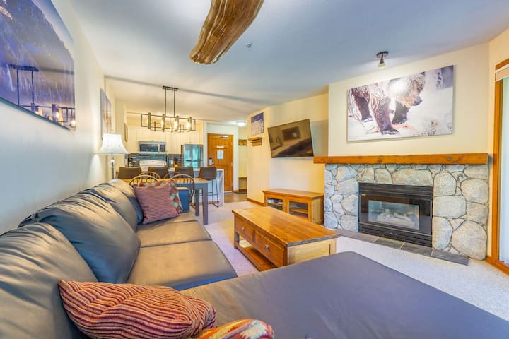 Aspens #414 Prime Ski-in Ski-out Location! Top Floor Unit, Pool, Hot Tubs, Bbq - British Columbia