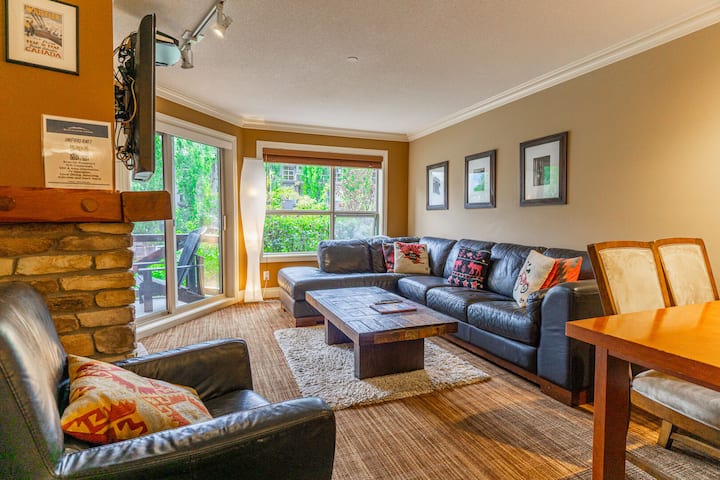 Aspen #258 Prime Ski-in Ski-out Location! Pool, Hot Tubs, Bbq, Sleeps 6 - British Columbia