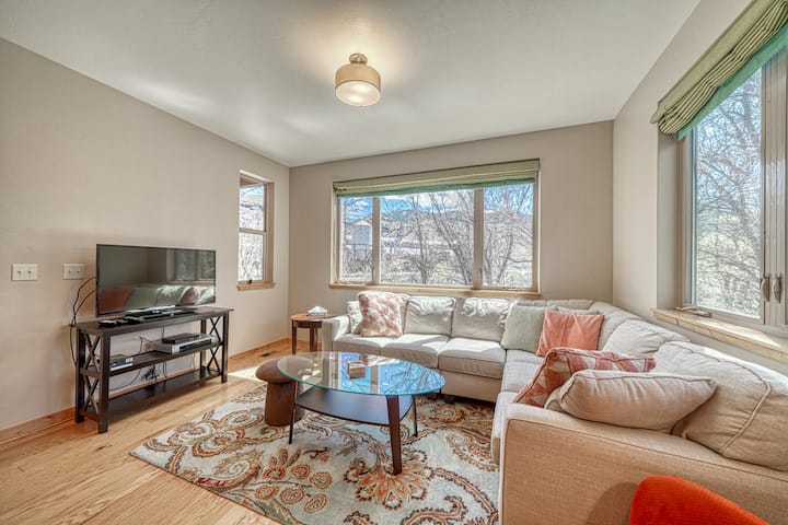 Dog Friendly ~ River View ~ Downtown - Salida, CO