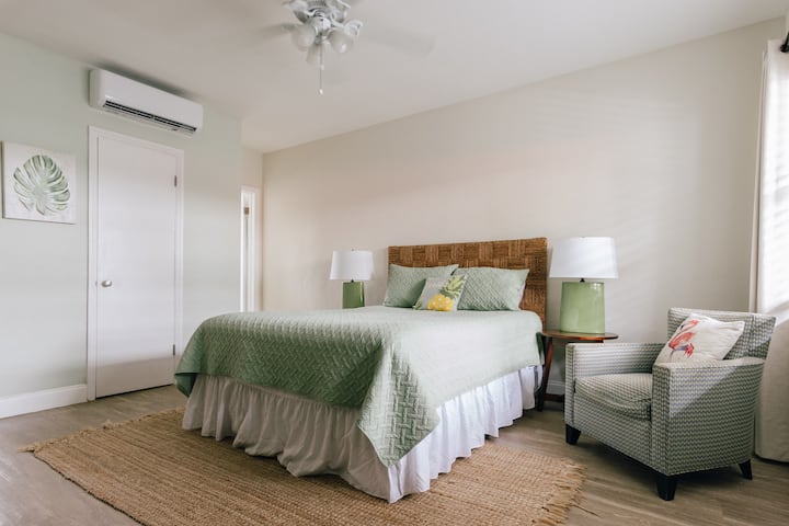 Cozy Private Studio 2 Blocks From Pompano Beach - Pompano Beach, FL