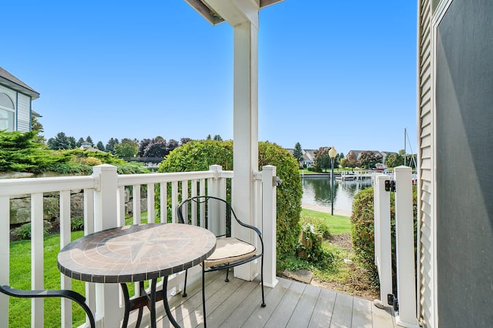 Cozy First Floor Condo On The Harbor - Manistee, MI