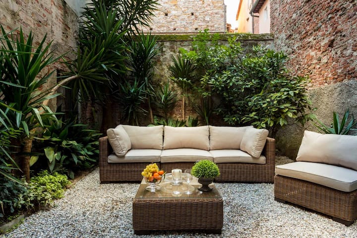 A Toproof Penthouse Apartment With Elevator And Pr - Lucques