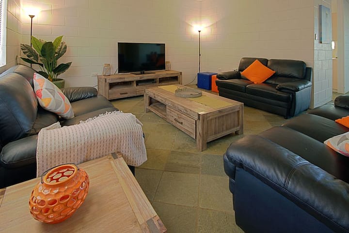 Poinciana House - Town Centre - Exmouth