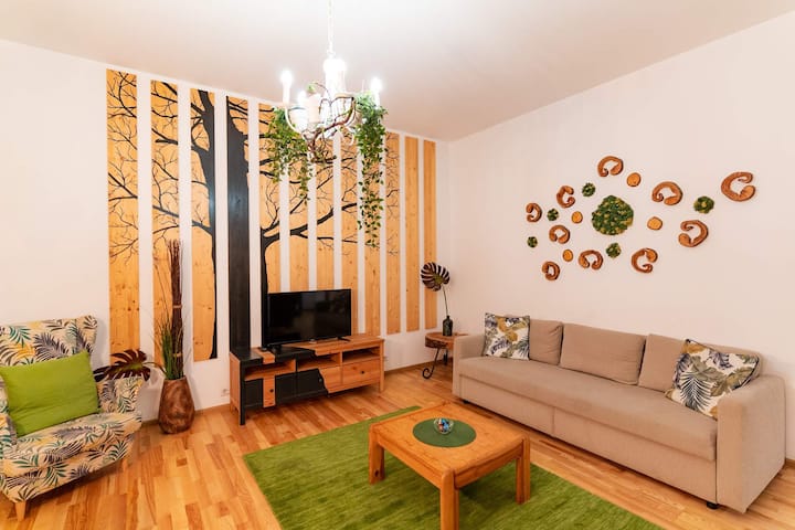 ★ Stylish Downtown Enchanted Forest Flat★ - Bucarest