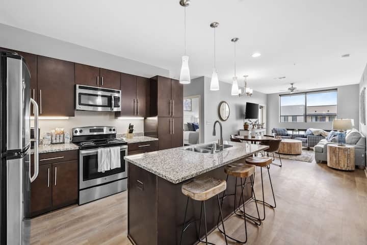 Luxurious Large 2 Bed 2 Bath Downtown Condo- #402 - Nashville, TN