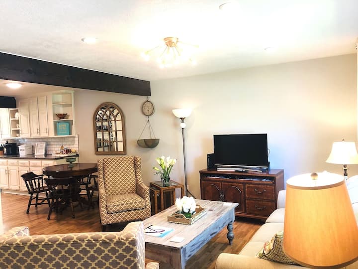 Luxury 5-star Home ~ Location~fenced Yard~familie - Topeka, KS