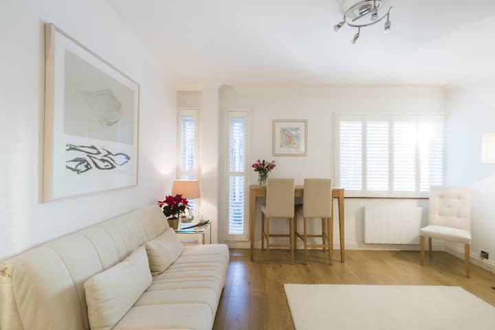Sublime Flat With Thames View - London, UK
