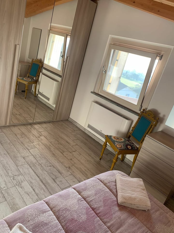 Very Large Studio With Exposed Beams (App 24) - Monza