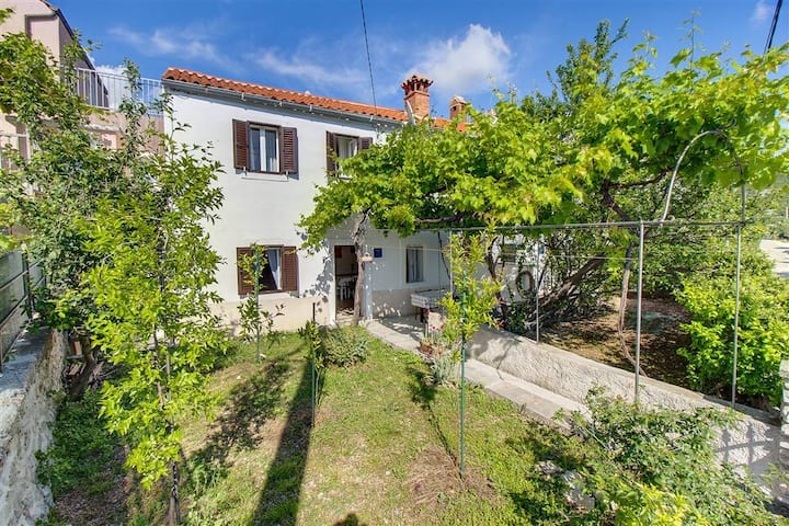 Holiday Home 66-1 For 4+2 Pers. In Miholašcica - Cres