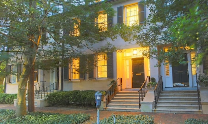 Quédate Con Lucky Savannah: Lujosa Casa Adosada De 3 Pisos En La Histórica Calle Tattnall - Savannah, GA