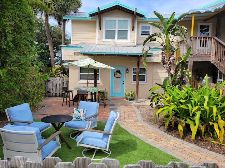 Cozy Beachside Retreat W/ Private Courtyard - New Smyrna Beach, FL