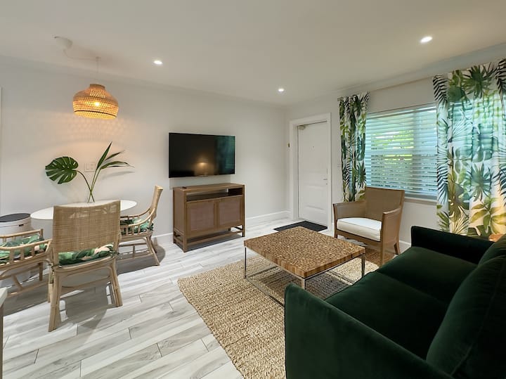 Lux King Bed 2br 1bath, Walk To Everything #307 - Delray Beach, FL