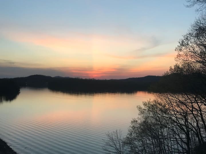 On The Rocks Cabin-hot Tub & Pet Friendly - Summersville, WV