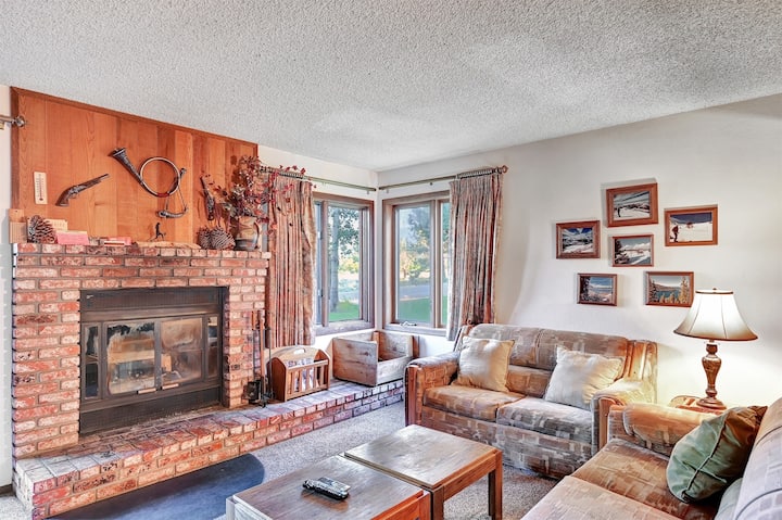 Sunrise 46: Pet Friendly, Mountain Views - Mammoth Lakes, CA