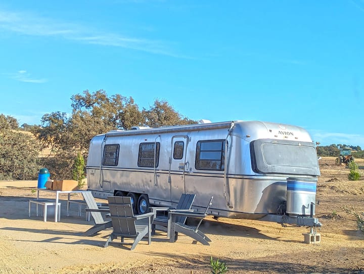 David Bowie Glamping Trailer On Vinyl Vineyards - Paso Robles, CA