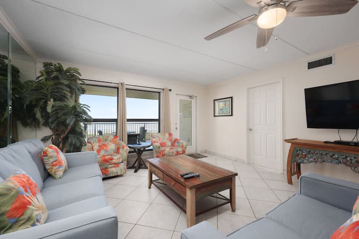 Coastal Condo With Spectacular Oceanfront Views! 3 Resort Pools, Tennis Courts & More! Dog-friendly! - South Padre Island, TX