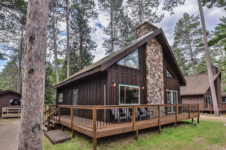 Lakeside Family Cabin In Northwoods Resort! - St. Germain, WI