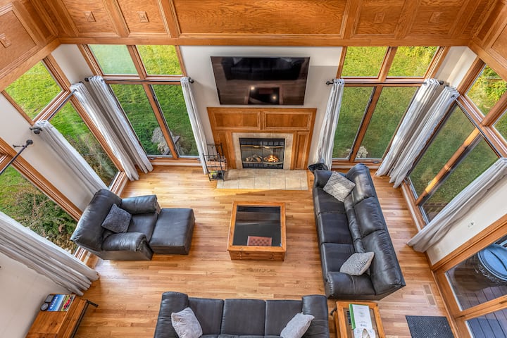 Longwood - Wood Burning Fireplace - Hot Tub - Pool - Galena, IL