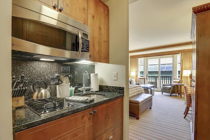 Stowebound: Spruce Peak Studio W/ Fireplace, A/c And Resort Amenities! - Stowe, VT