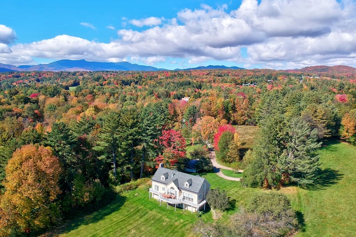 Weeks Hill: 5 Br, Fireplace, A/c, Deck, Views! - Stowe, VT