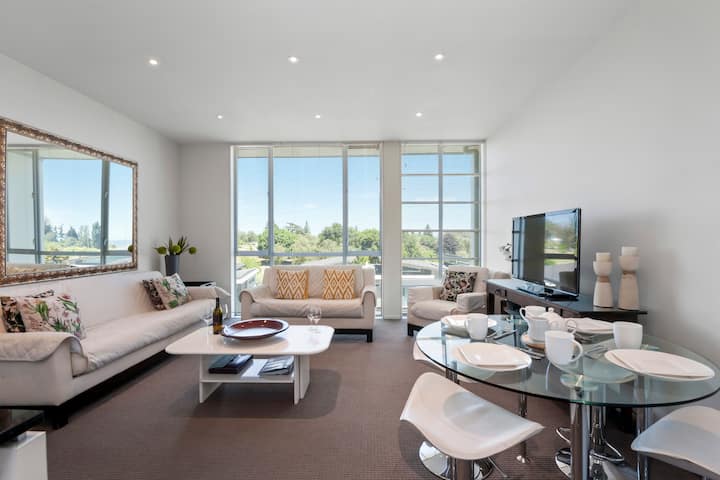 Marinaside Villa - Taupo Holiday Apartment - Taupo
