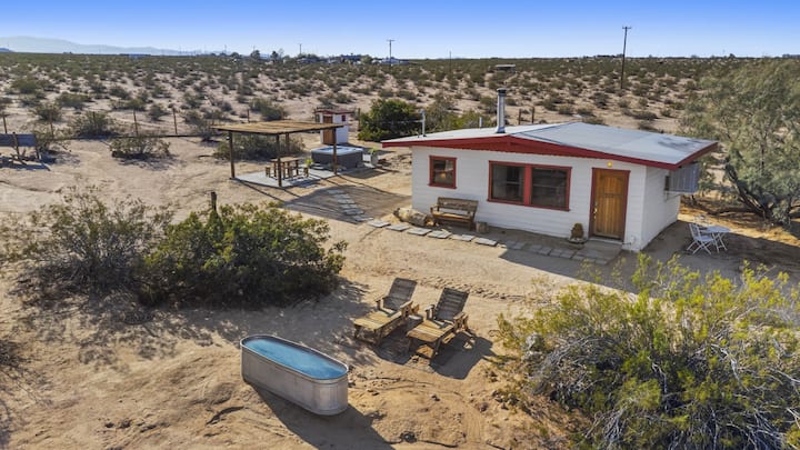 Joshua Tree | Firepit | Hot Tub | Stargazing - Joshua Tree National Park, California