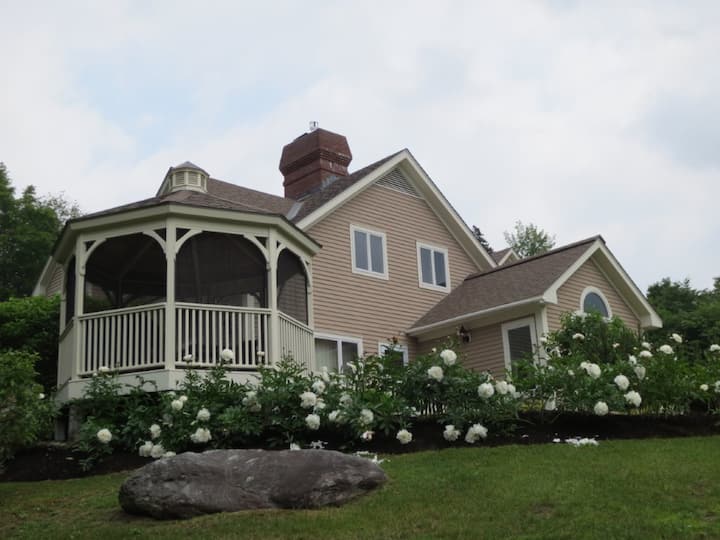 Mountain Falls: 5 Br, Fireplace, A/c, Hot Tub! - Stowe, VT