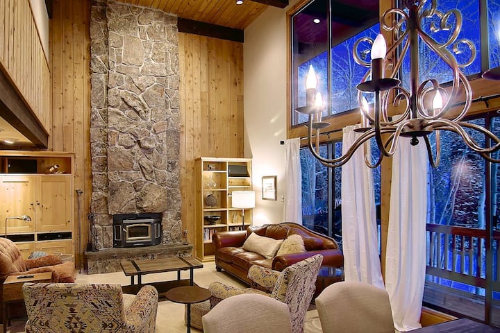 Hike In/out W/stunning Mountain Views + Heated Pool-hot Tub-gym-wood Fireplace-w/d In Unit - Colorado