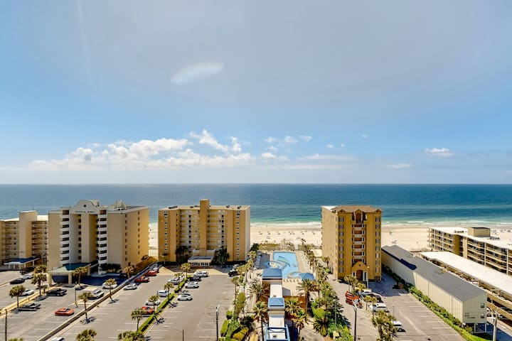 Centrally Located Condo W/ Picturesque Views - Gulf Shores, AL