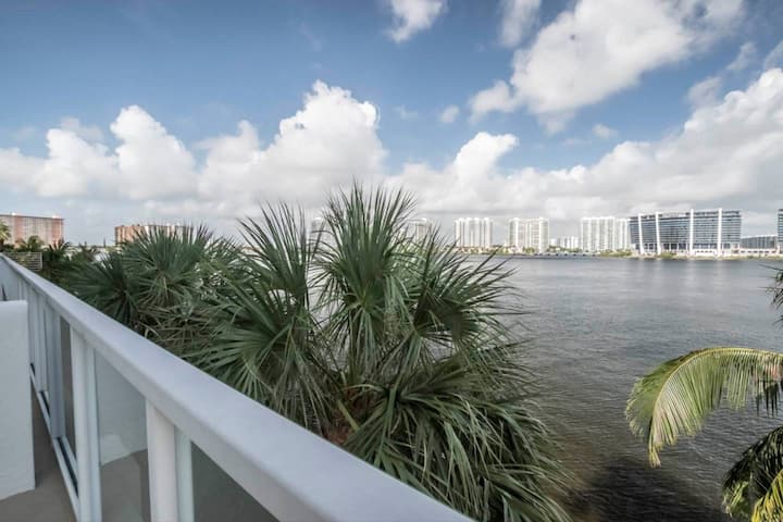 Le Marina Bay 310 Par Go Florida Condo Sunny Isles - Sunny Isles Beach, FL