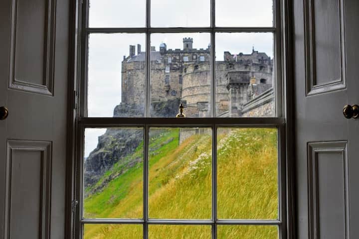 Castle Wynd North - Historic Flat W Castle Views - Edinburgh Waverley station