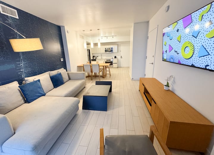 Excellent Two Bedroom Apartment With Great View - Hallandale Beach, FL