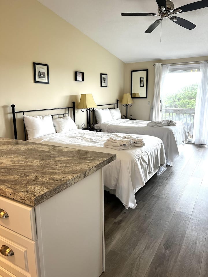 Unit #22 - 2nd Floor Deluxe Studio - With A/c - Provincetown, MA
