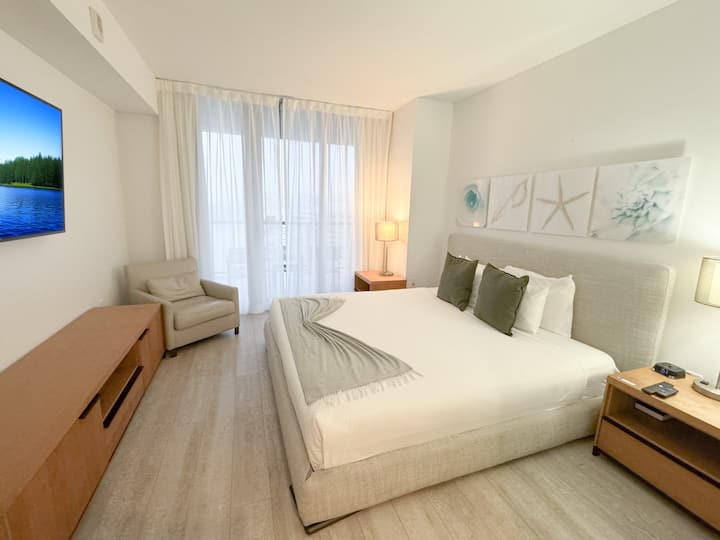 Excellent 1 Bedroom Apartment With Great View - Hallandale Beach, FL