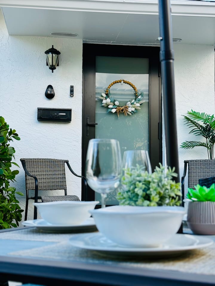 Modern 2br Central Miami Duplex—wifi + Parking - Coral Gables, FL
