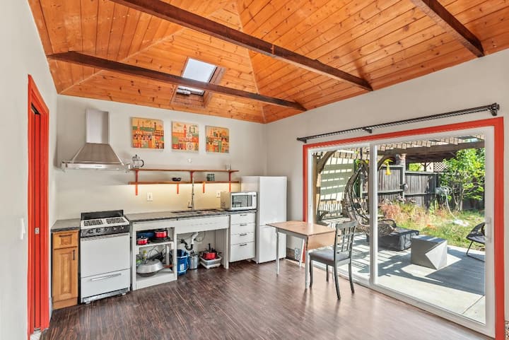 Private Backyard Studio With Off-street Parking - Oakland, CA