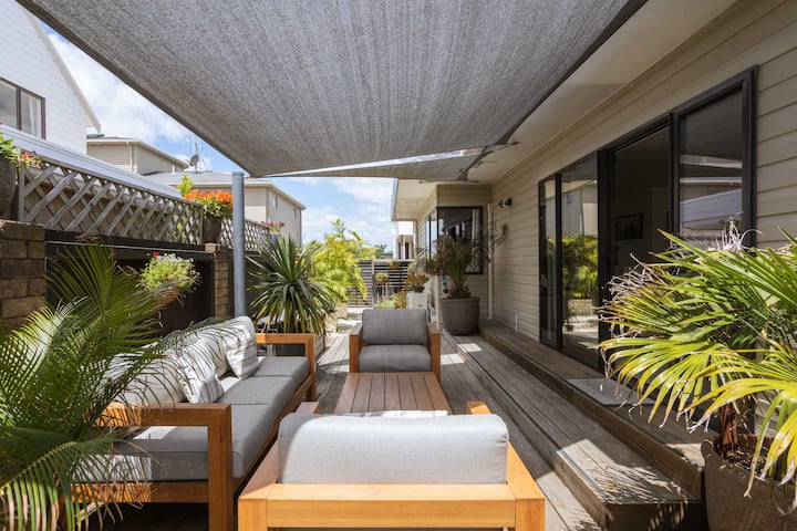 Salt & Sand | Beach Access + Private Deck - Tauranga