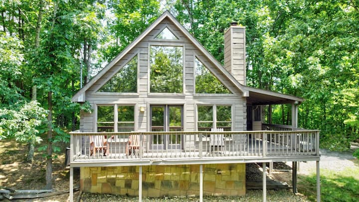 Bear Cove Retreat - Pet Friendly W/ New Hot Tub!
