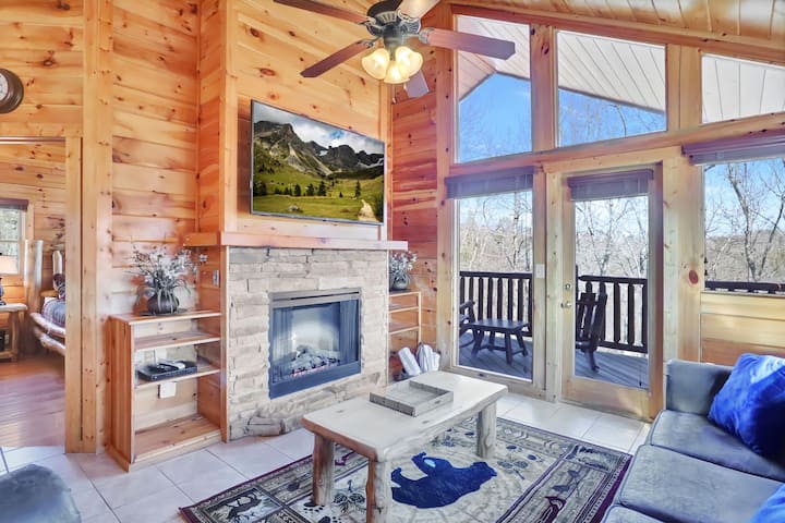 Hugs And Kisses - Walking Distance To Playground! - Pigeon Forge, TN