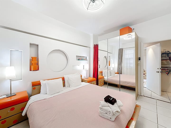 Your Art Deco Retreat One Block From The Beach! - South Beach