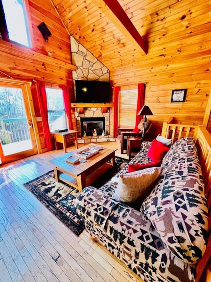 Dreamweaver, Sleeps 4, Game Room Hot Tub Dollywood - Pigeon Forge, TN