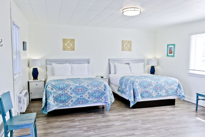 Unit #24, Studio, Two Queen Beds, Lakeside, Ludington Beach House - Ludington, MI