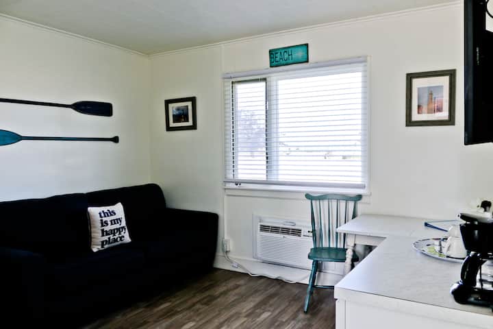 Unit #28, 1 Bedroom, Lakeside, Ludington Beach House - Ludington, MI