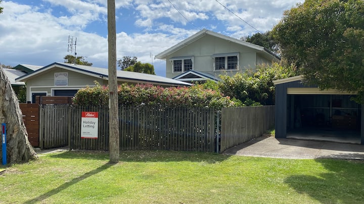 Relax & Unwind In This Super Spacious Holiday Home - Crescent Head