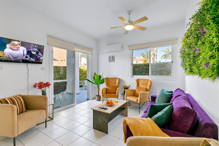 Poolside 2br. Family Apartment With Private Garden - Paphos