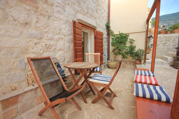 As-3035-f Garçonnière Prés De La Plage Komiza, - Komiža