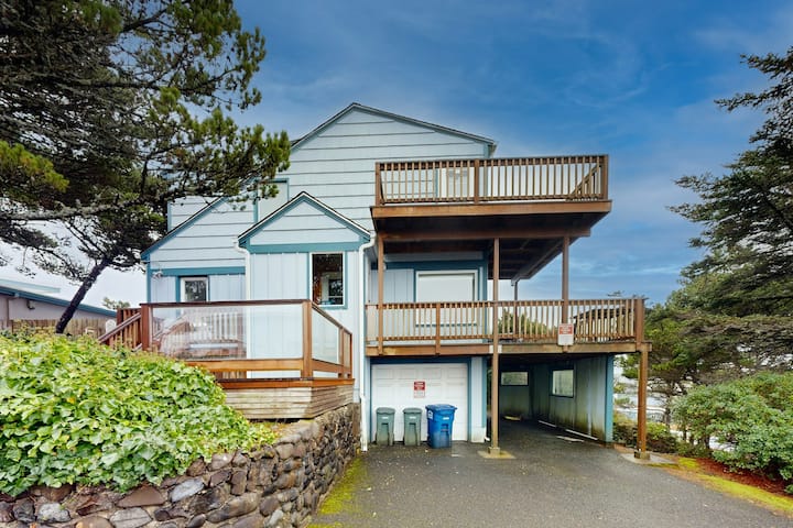 Comfy 2br Duplex With Hot Tub & Easy Beach Access - Oregon Coast Aquarium, Newport