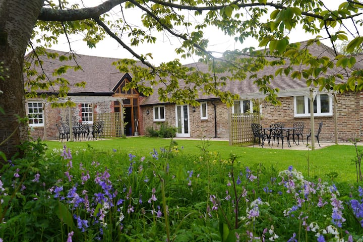 Cottage 2 Within Grounds Of Moated House - West Sussex