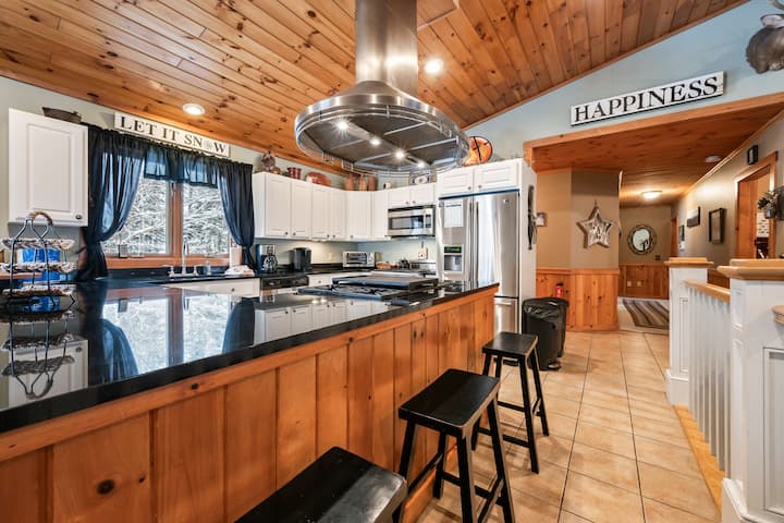 7 Valley View Lodge - Close To Downtown Rangeley - Rangeley, ME
