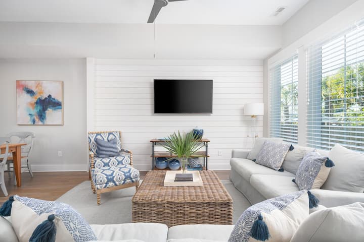 Pool, 2-blocks To Beach, Pet Friendly - Folly Beach, SC